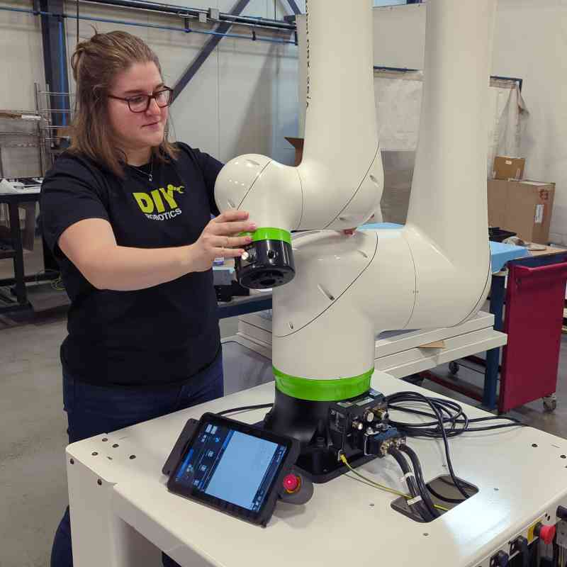 Including cobots into your company | Blog | DIY Robotics